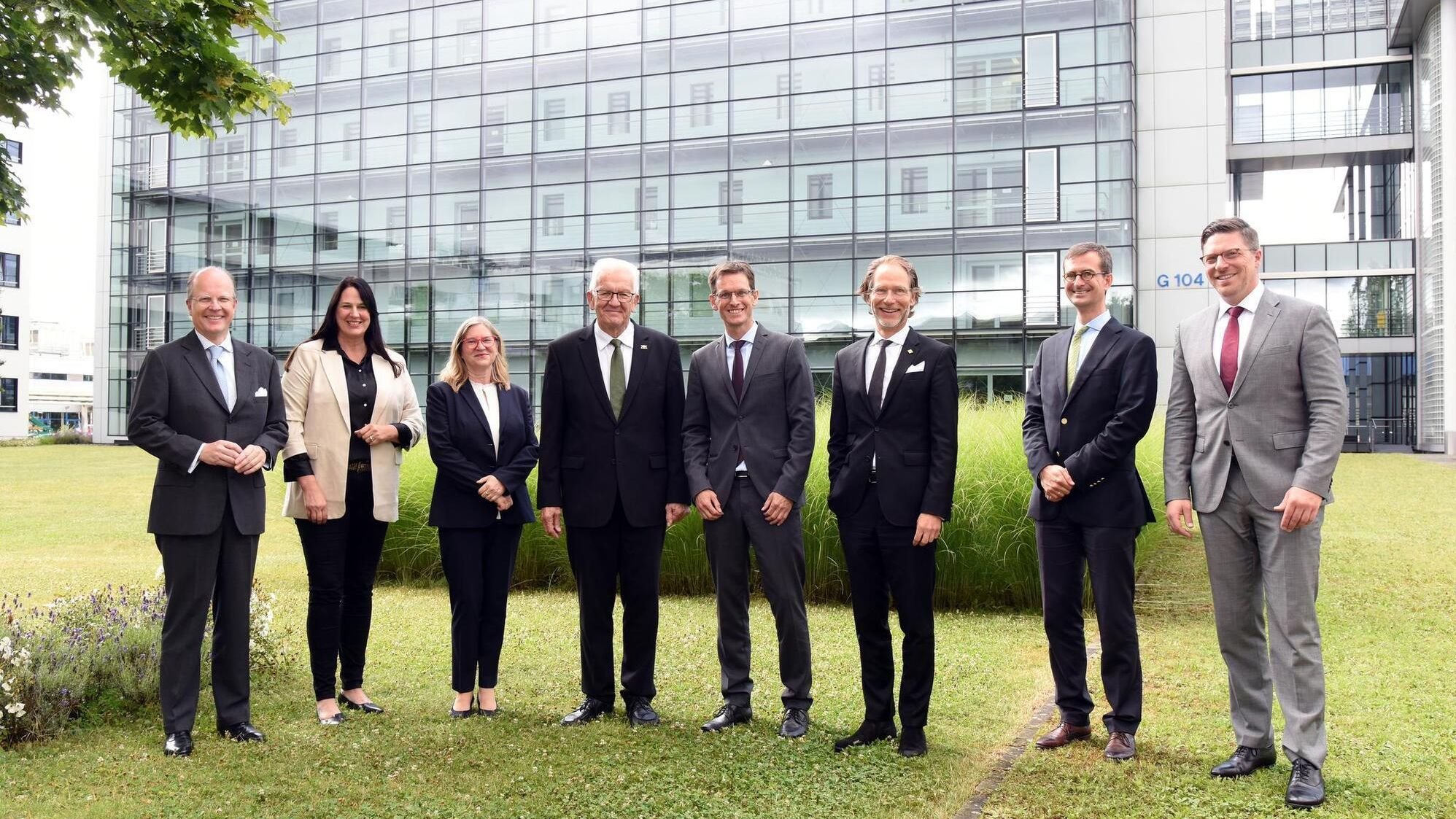 Kretschmann besucht Boehringer Ingelheim in Biberach