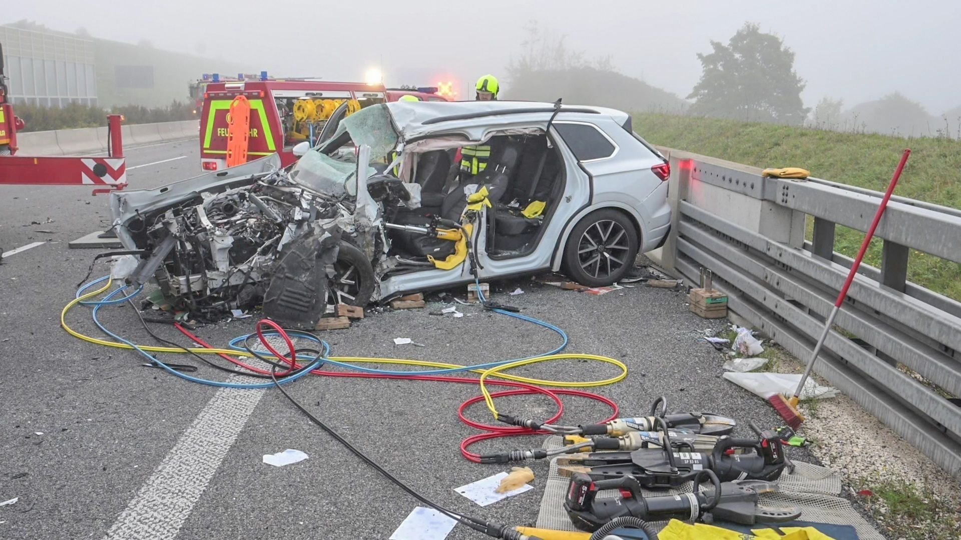 Tödlicher Unfall auf der A8 bei Dornstadt: Autobahn über fünf Stunden gesperrt (Video)