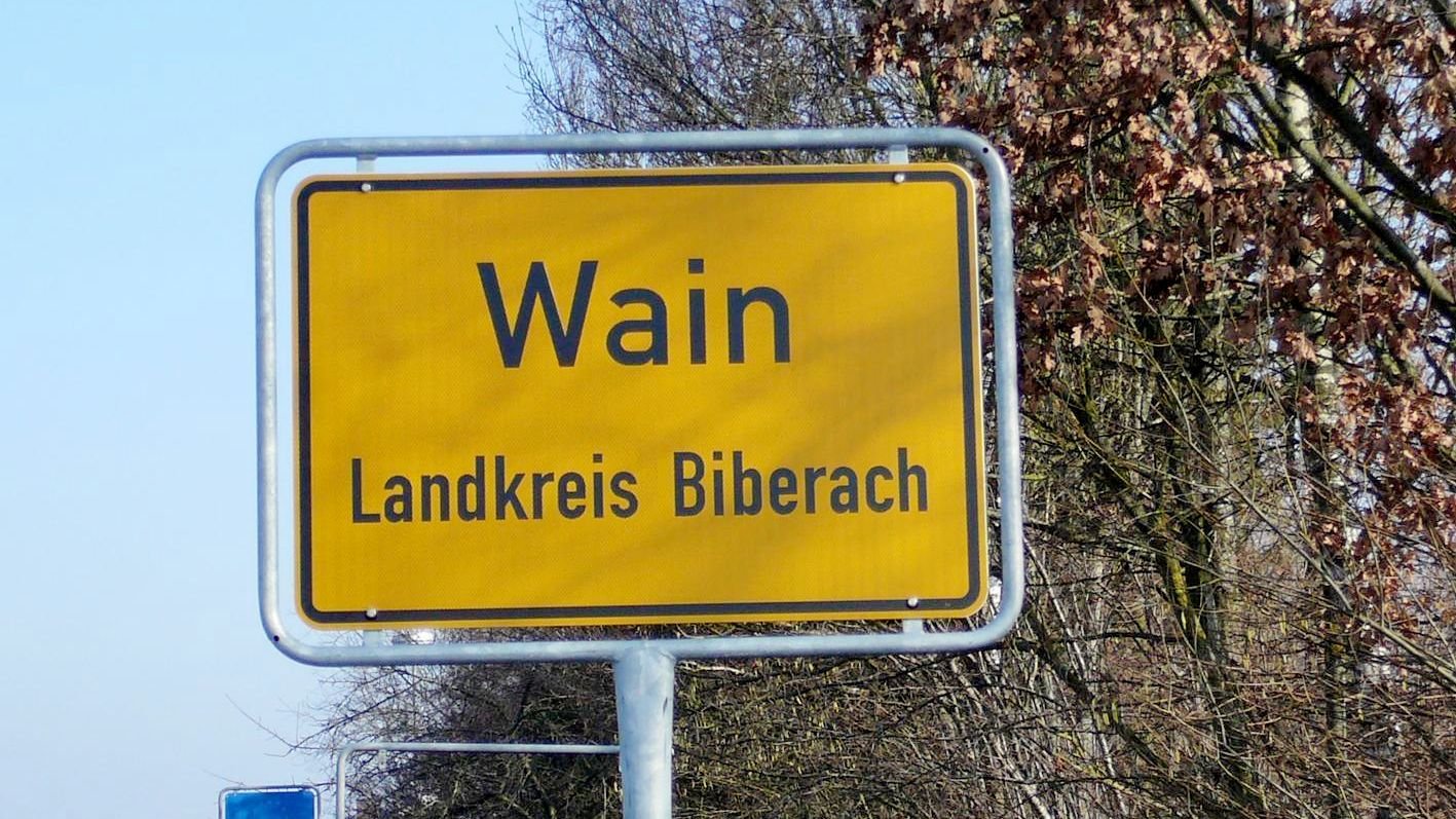 Wo soll das Ortsschild stehen? Gemeinde und Verkehrsamt sind anderer ...