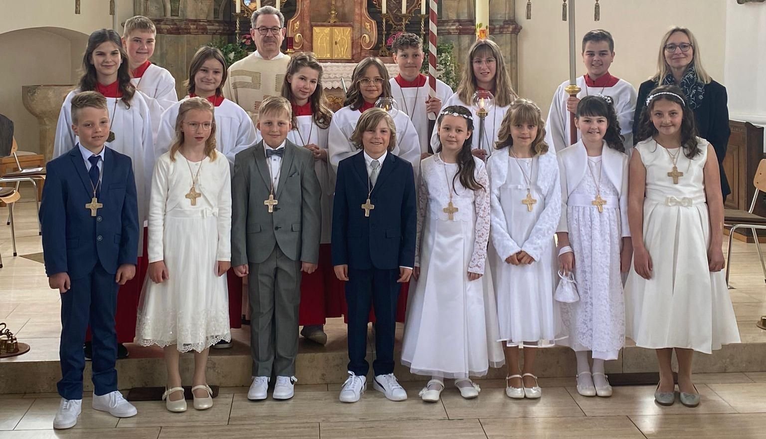 Kinder feiern Kommunion in Feldhausen