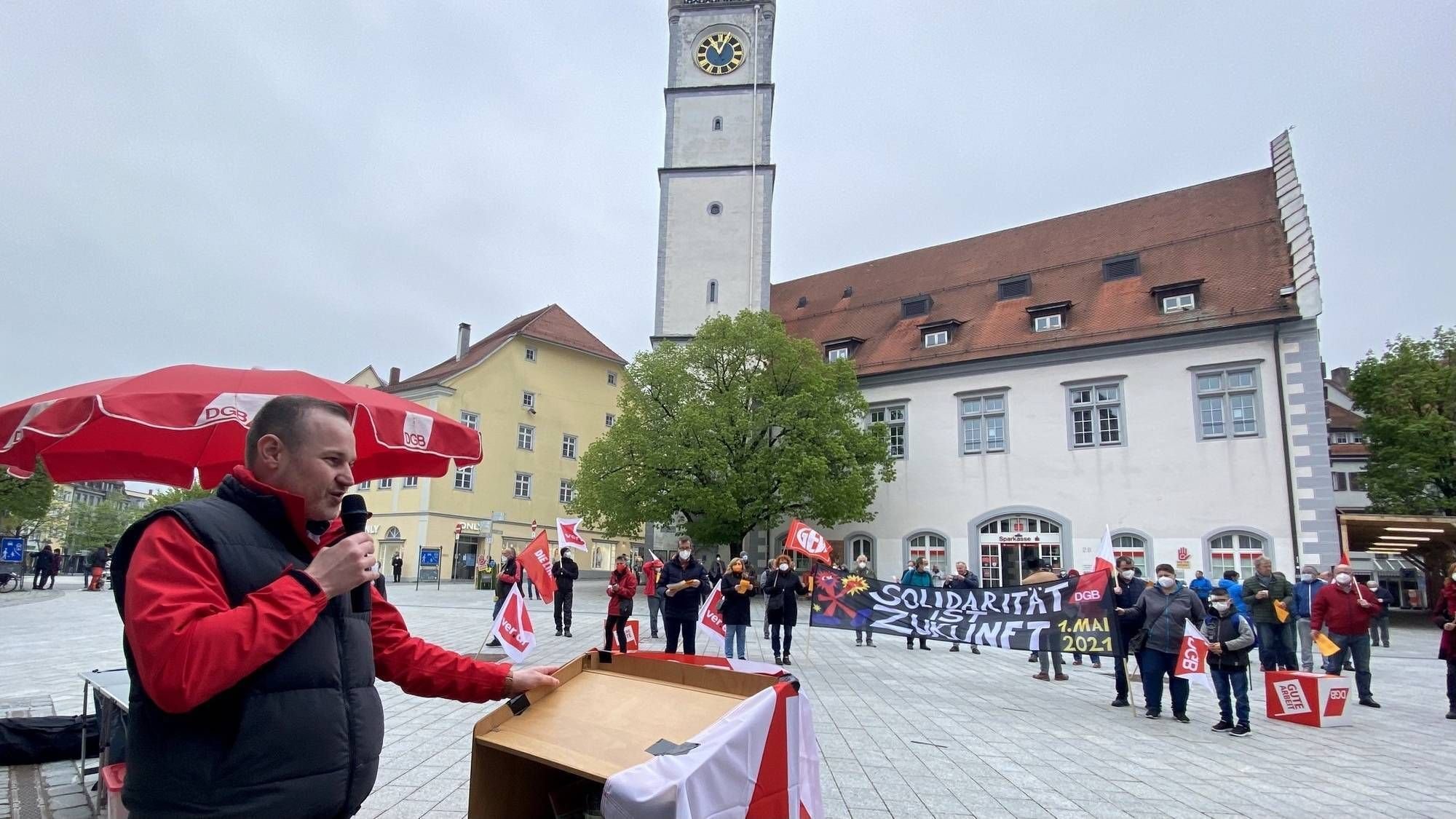 Gewerkschaftsbund zeigt auch in Ravensburg Flagge