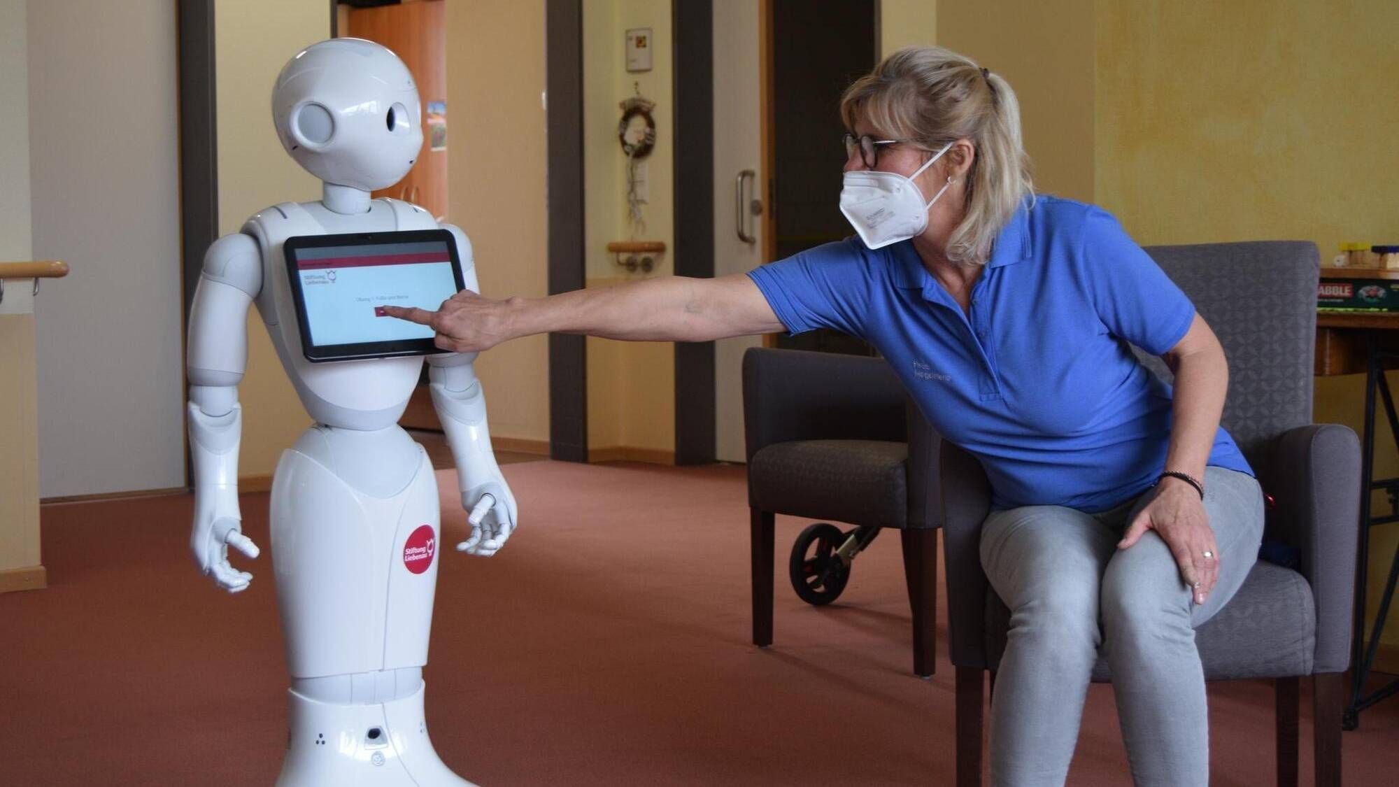 Mit Technik gegen den Personalmangel: Wie Roboter die Pflege ...