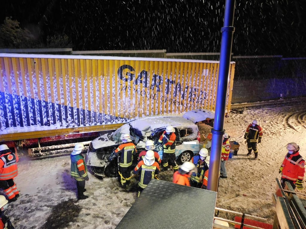 Update: Schwerer Unfall auf der B31-neu bei Überlingen