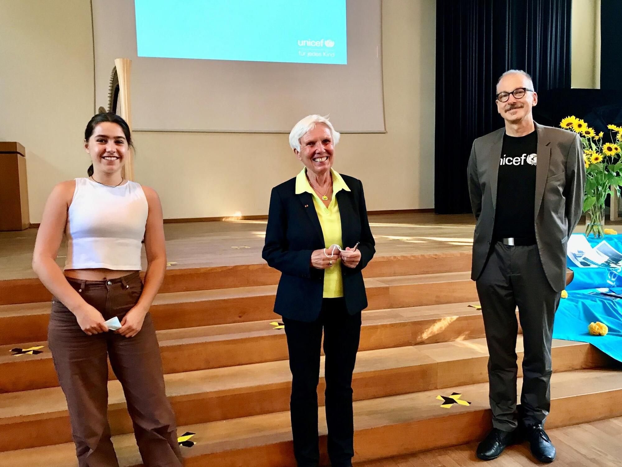 Angelika Vogler-Rieger gibt dem Kinderhilfswerk Unicef in der Region ...