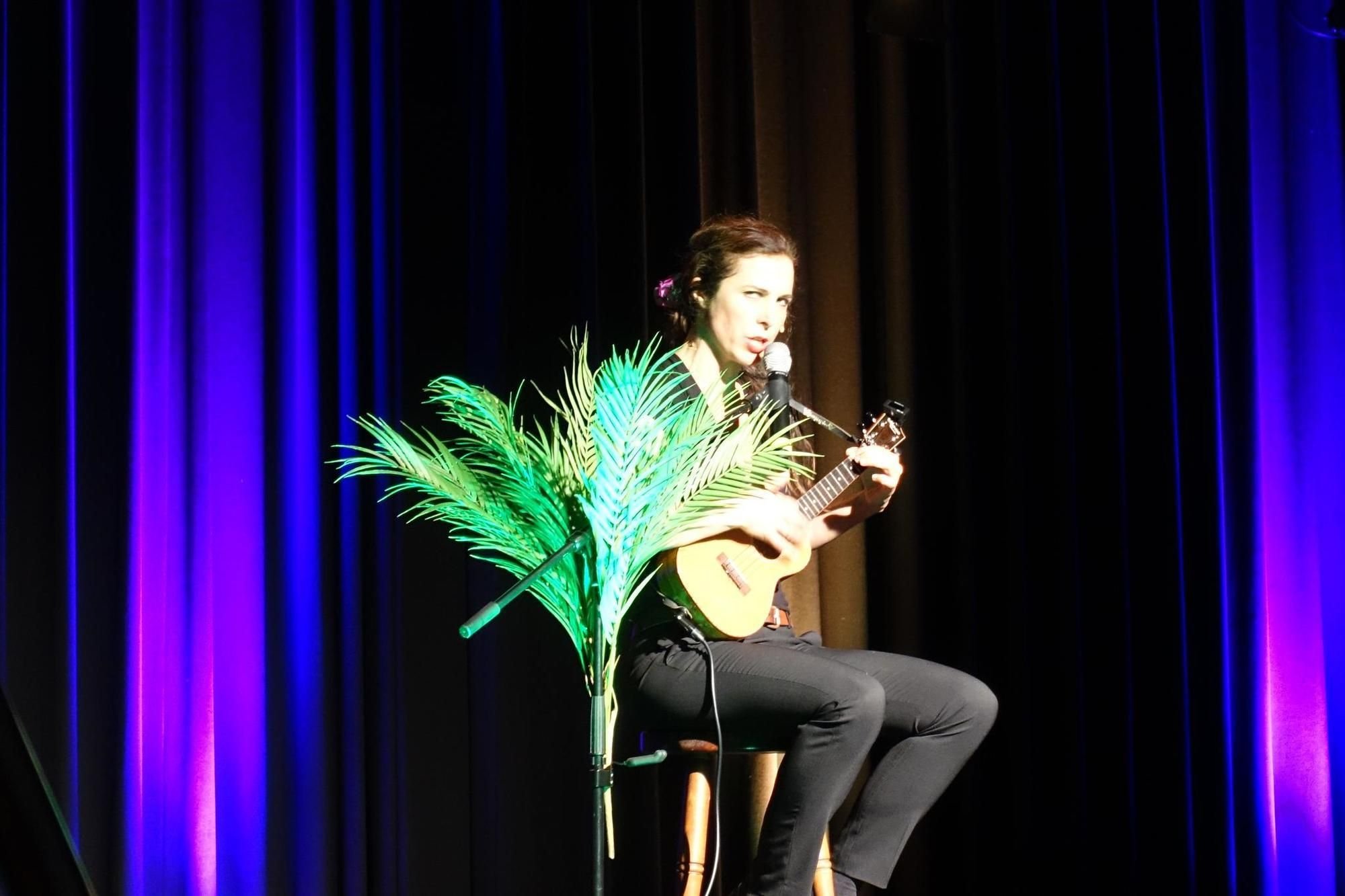 Beim Kabarett im Kurzformat erntet Katalyn Hühnerfeld großen Beifall