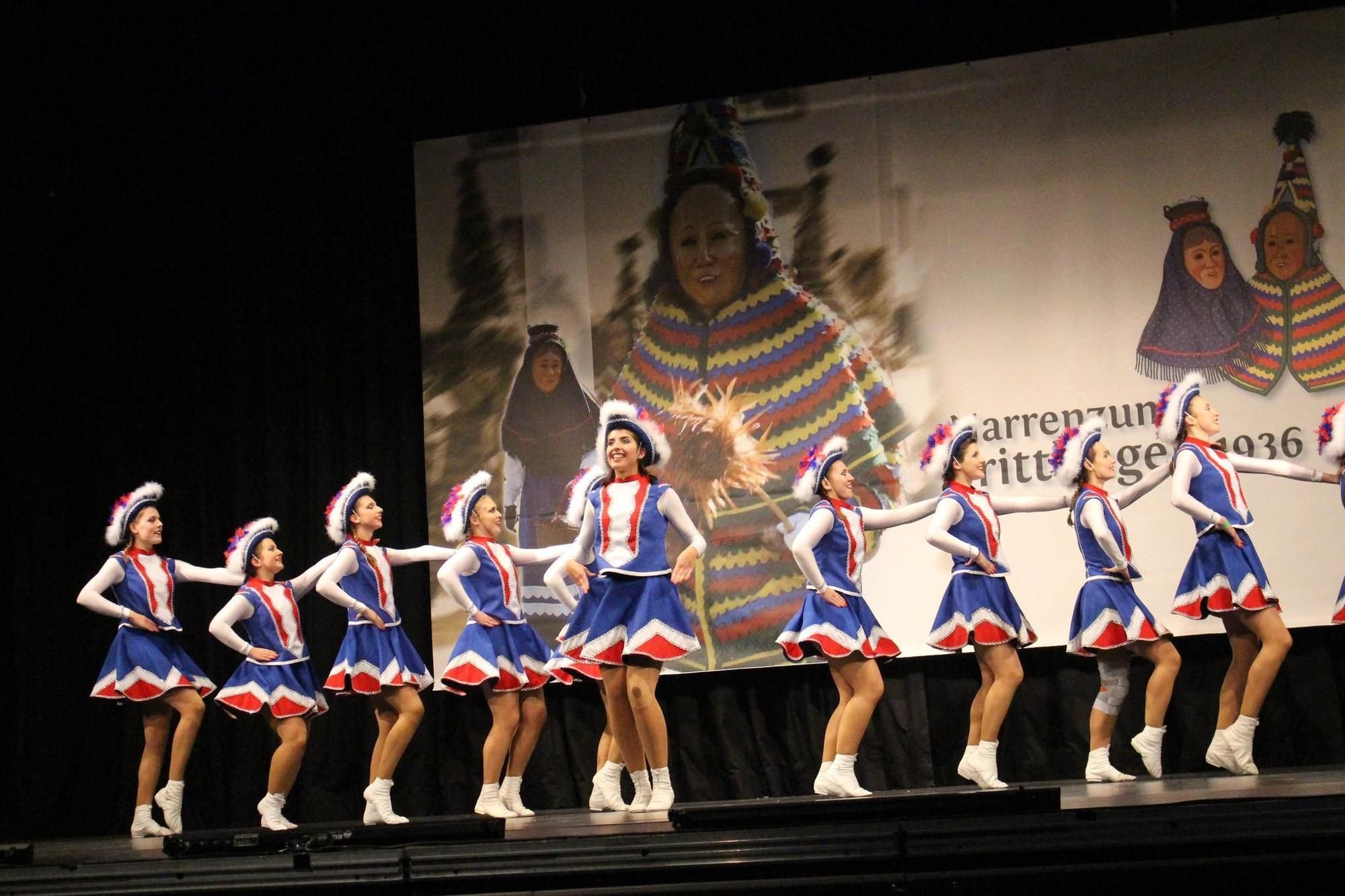 Komplizierte Schrittfolgen, eingesprungene Spagate und Räder