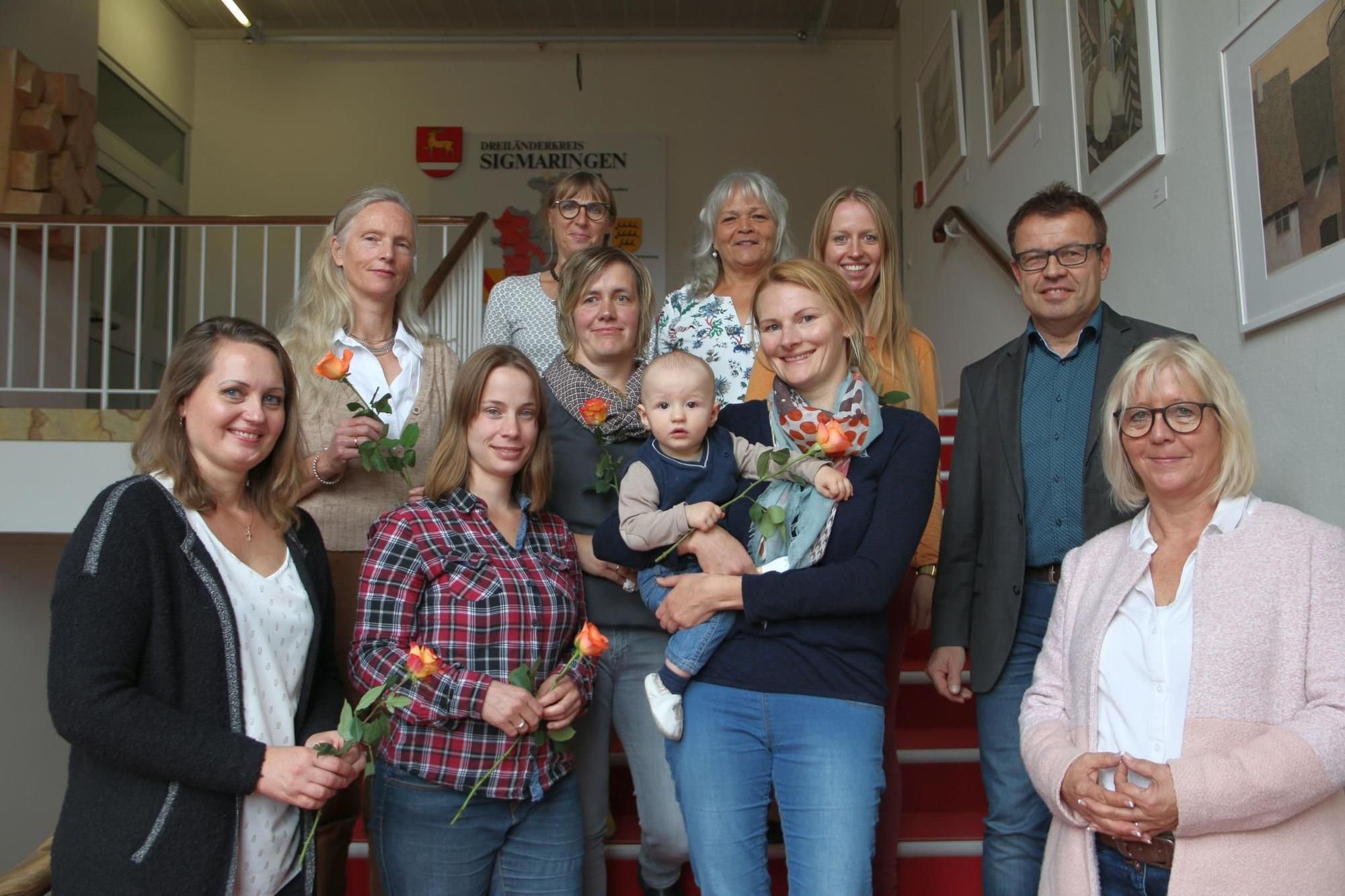 Sechs Frauen im Kreis bekommen Tagesmütter-Zertifikat