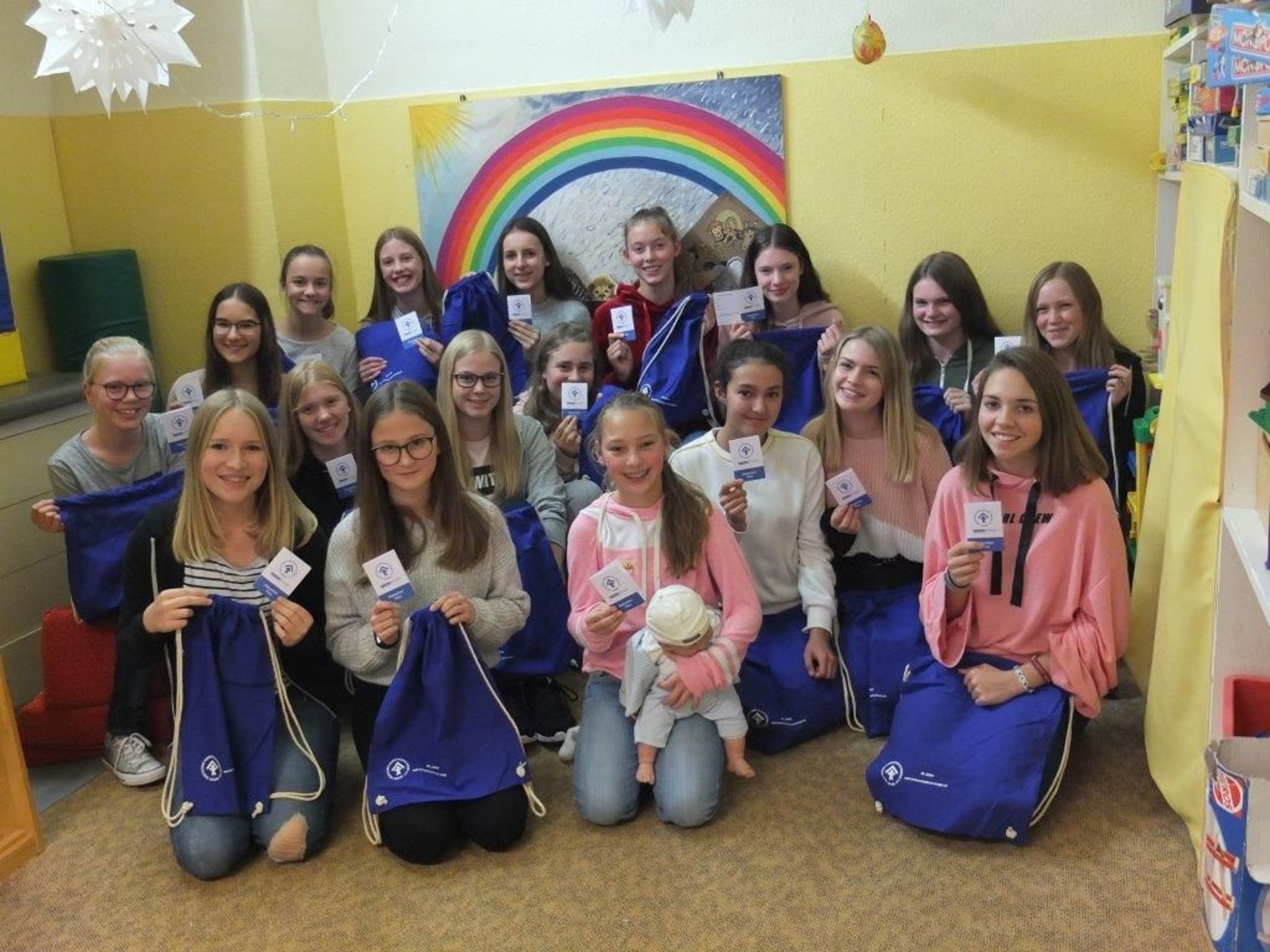18 Schülerinnen haben nun den Babysitterpass in der Tasche
