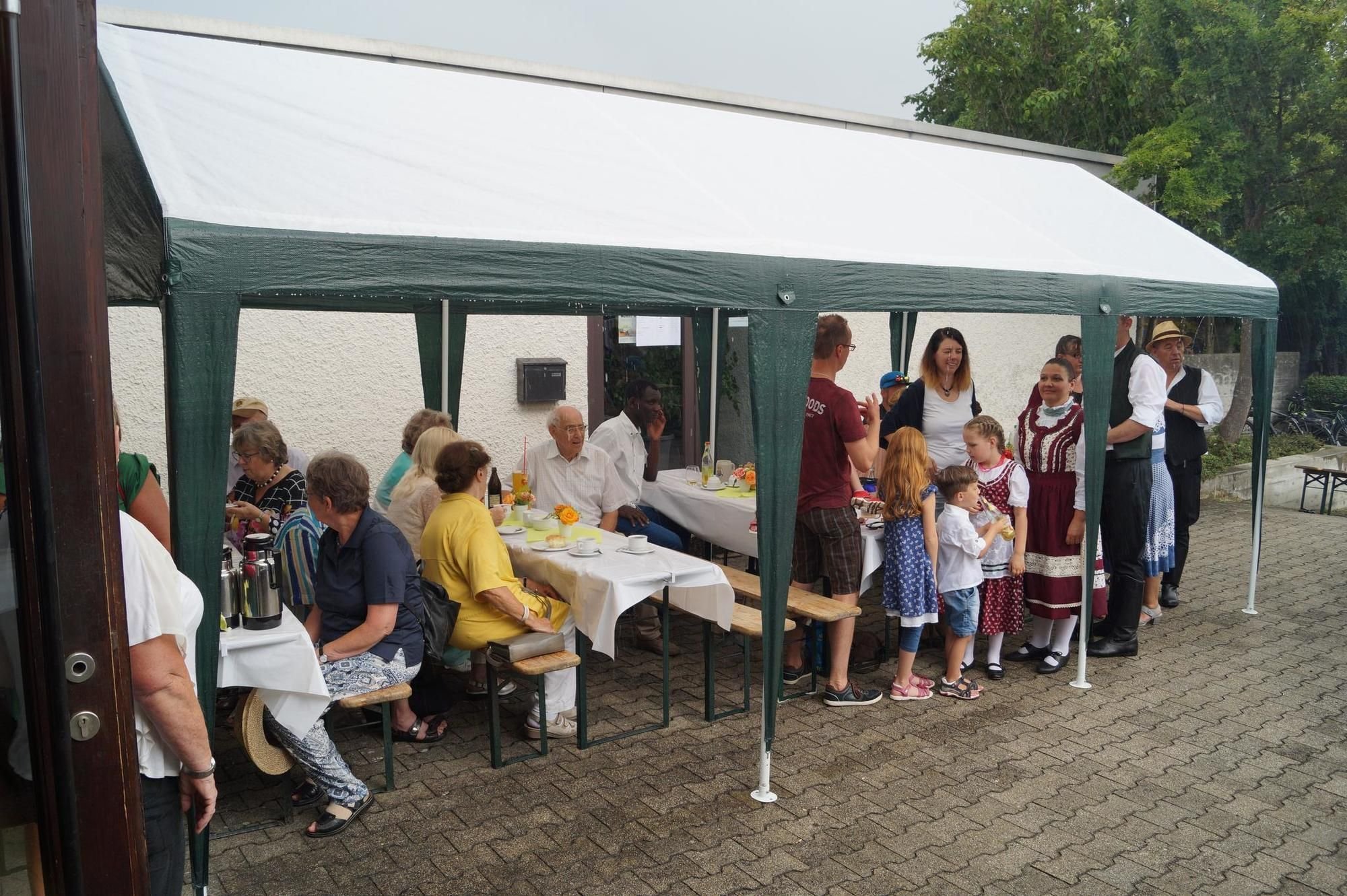 Kirchengemeinde feiert am Wenzelstein