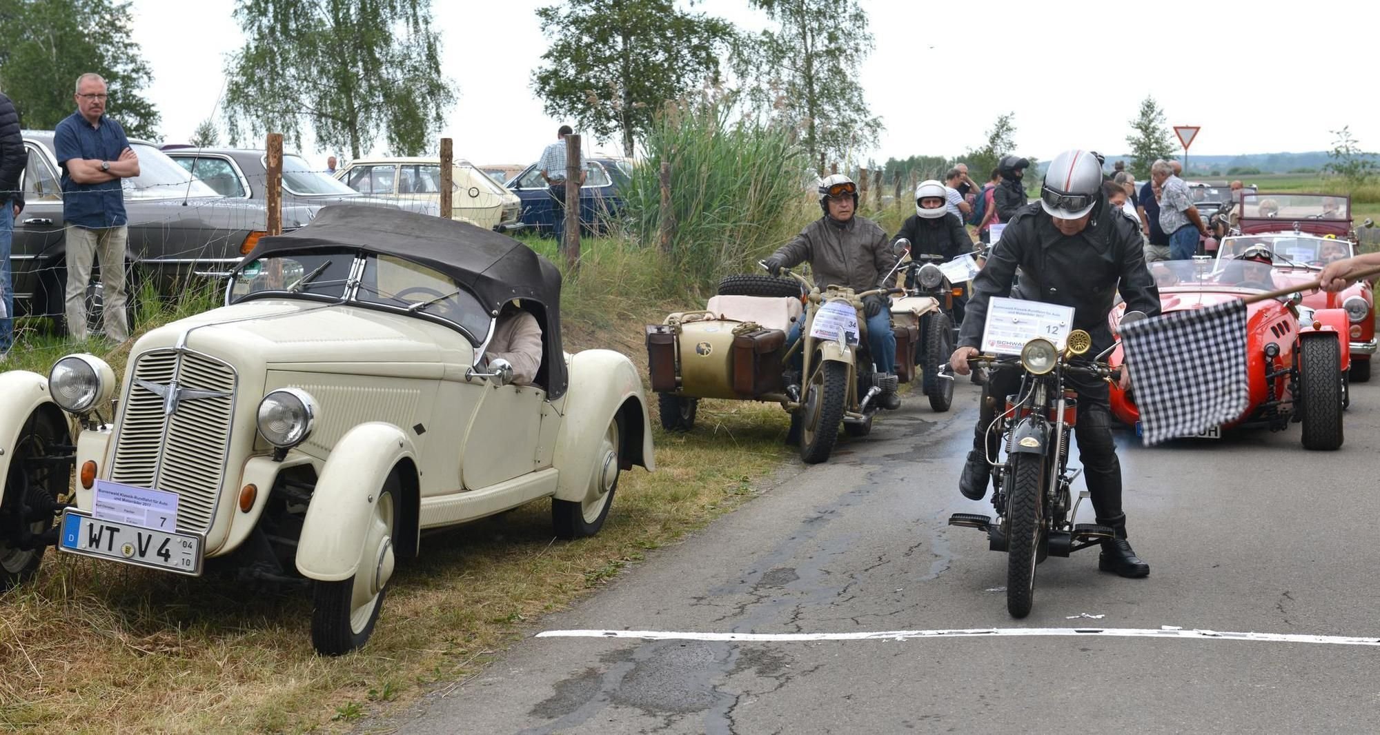 Oldtimerfreunde zeigen ihre Prachtexemplare