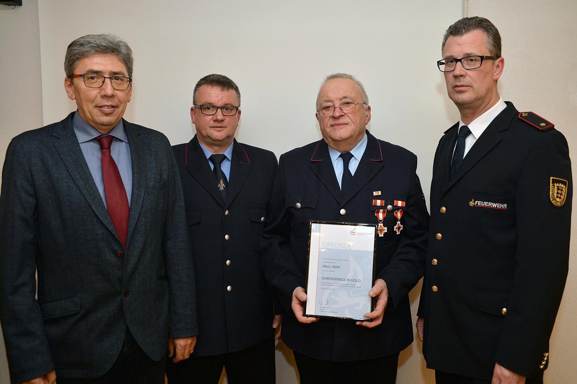 Paul Hepp erhält die Ehrenspange in Gold