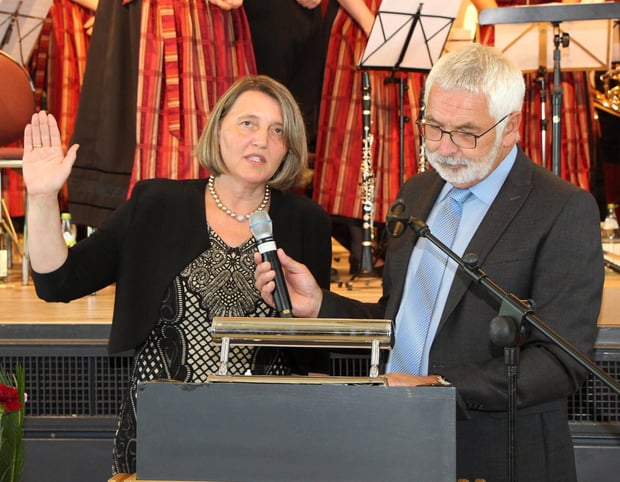 Alexandra Scherer leistet den Amtseid in Bad Wurzach