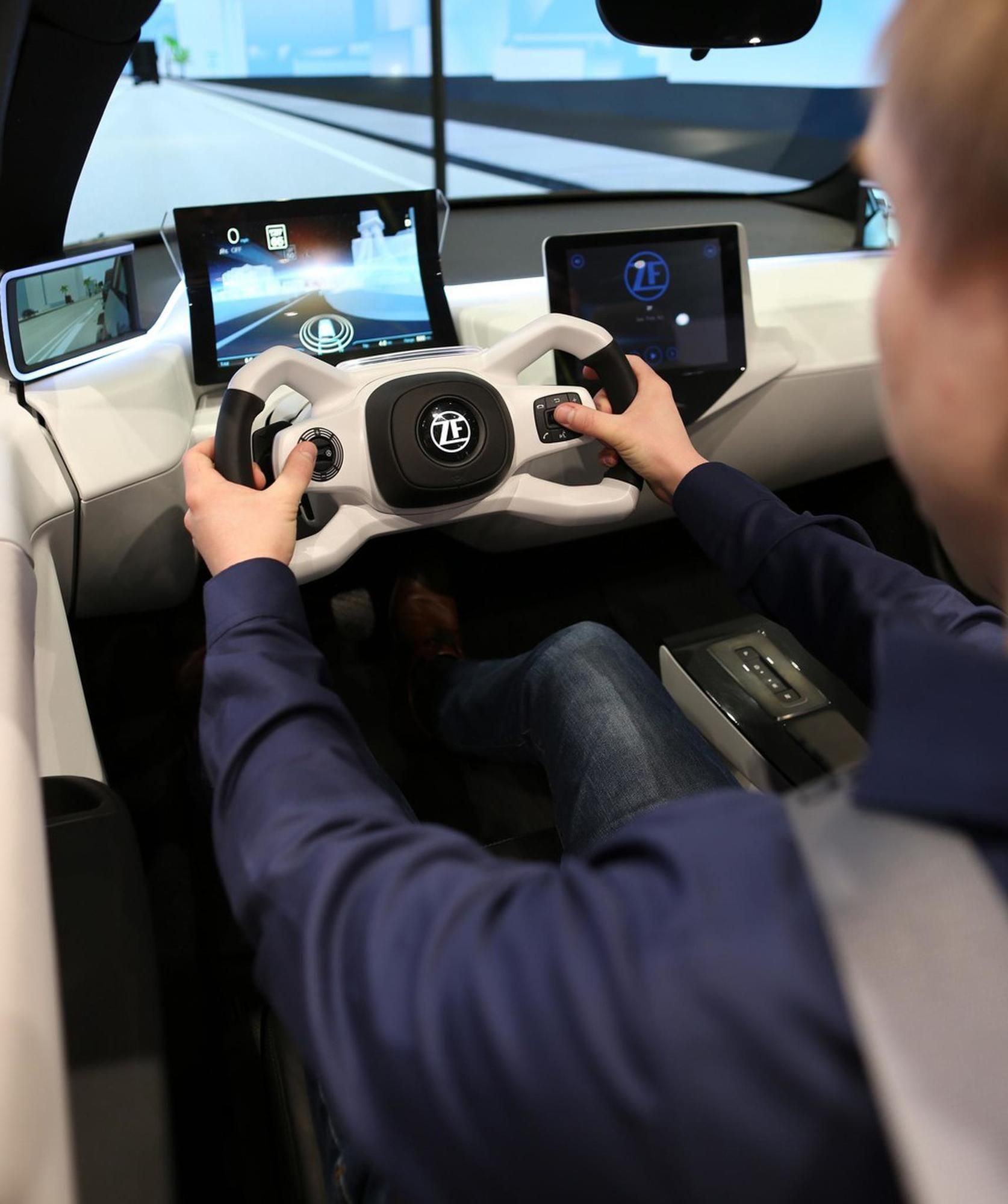 ZF kreuzt Auto mit Flugzeug und Enterprise