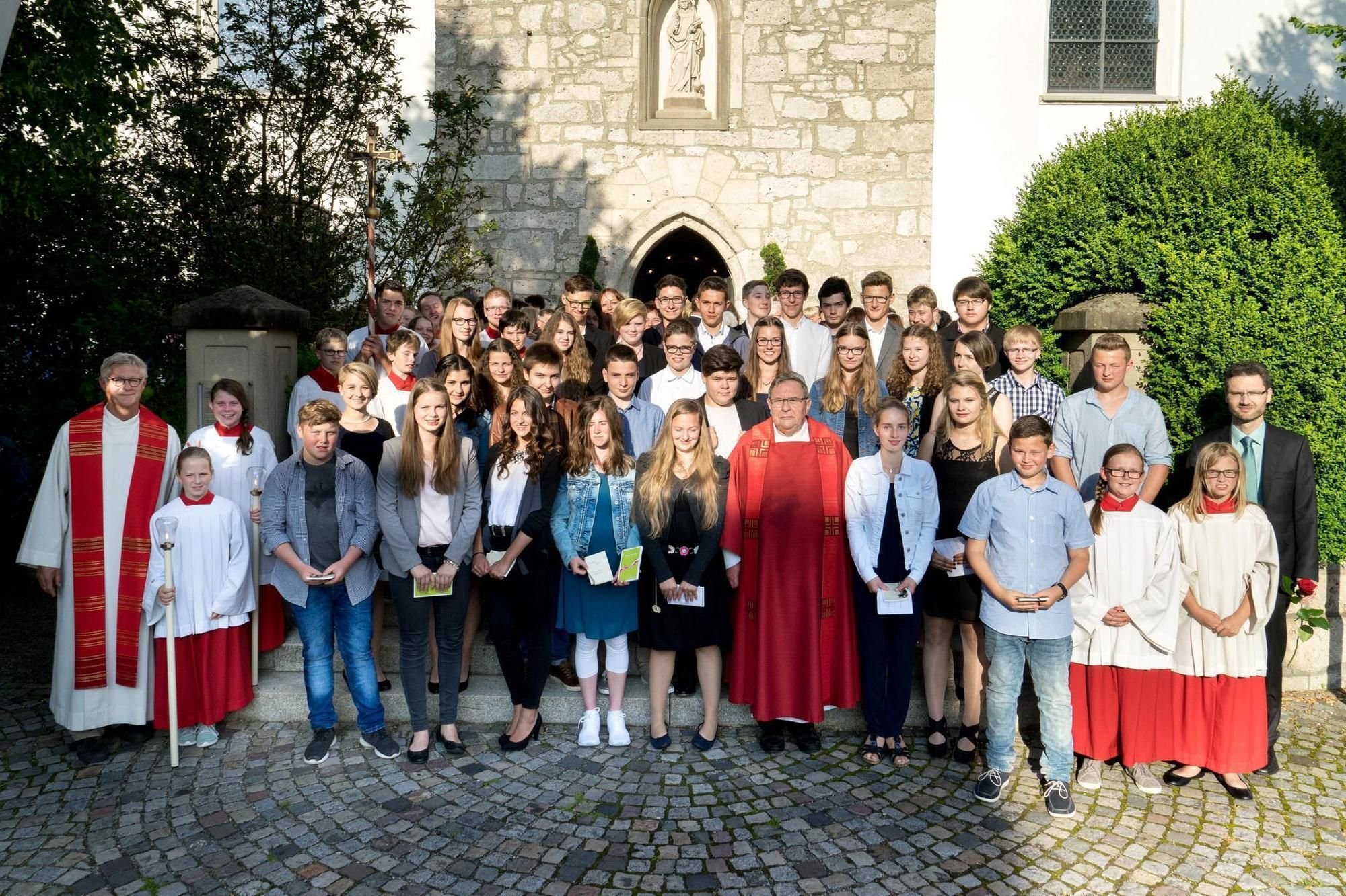 70 Jugendliche erhalten in Riedlingen und Altheim die Firmung