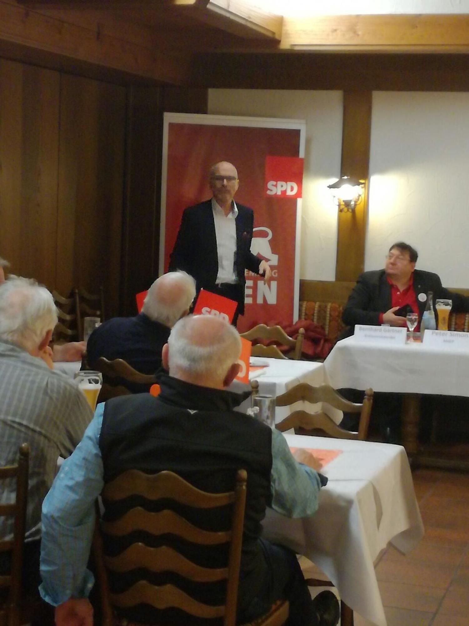 Peter Simon spricht in Erbach über den Brexit