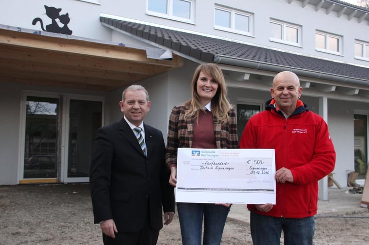 Retroland spendet für das Tierheim