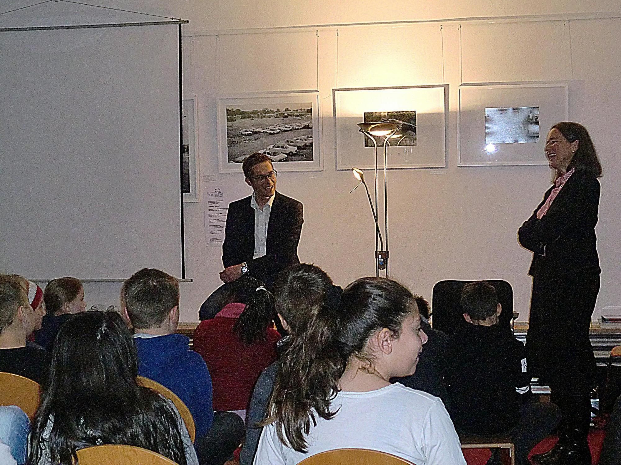 Erbachs Bürgermeister Achim Gaus liest beim Vorlesetag