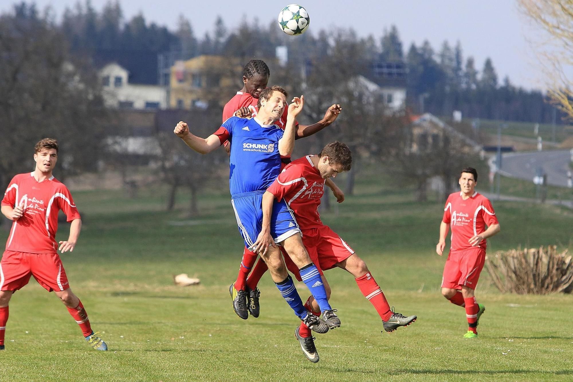 FC Uhldingen hält Titelkurs