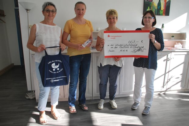 Apotheke „Im Kaufland“ spendet 192 Fieberthermometer für die Babytasche