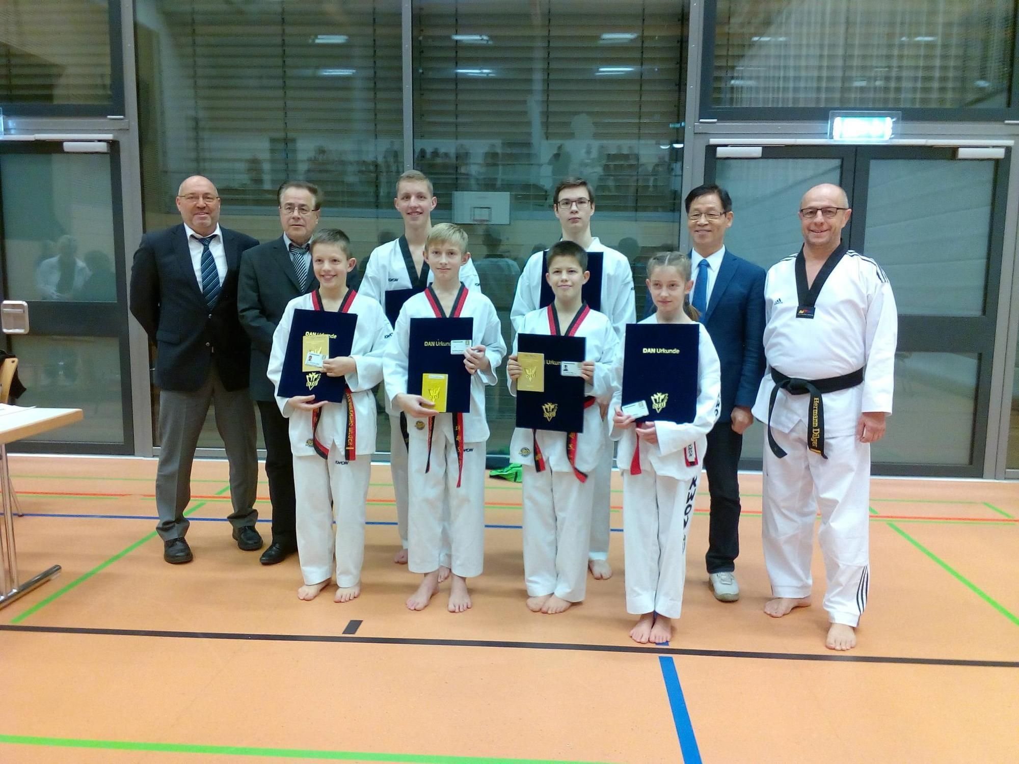 Sechs neue Dan-Träger