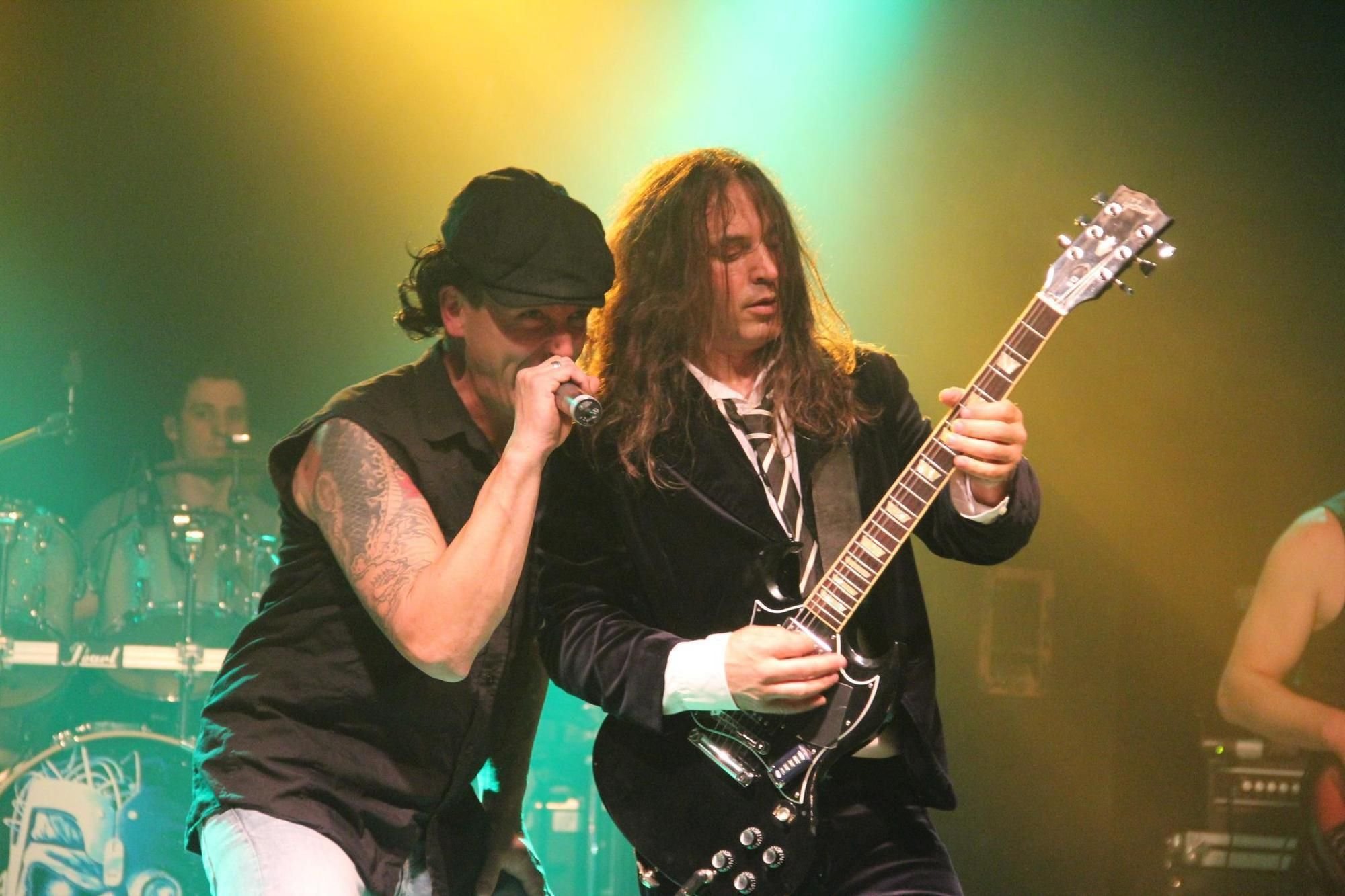 Big Gunz spielen AC/DC-Titel
