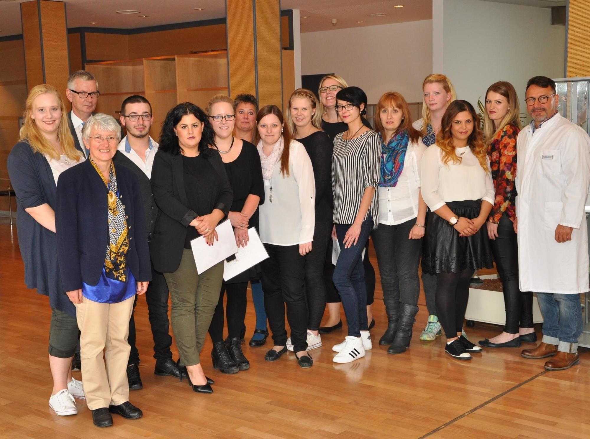 Krankenpfleger schließen ihre Ausbildung ab