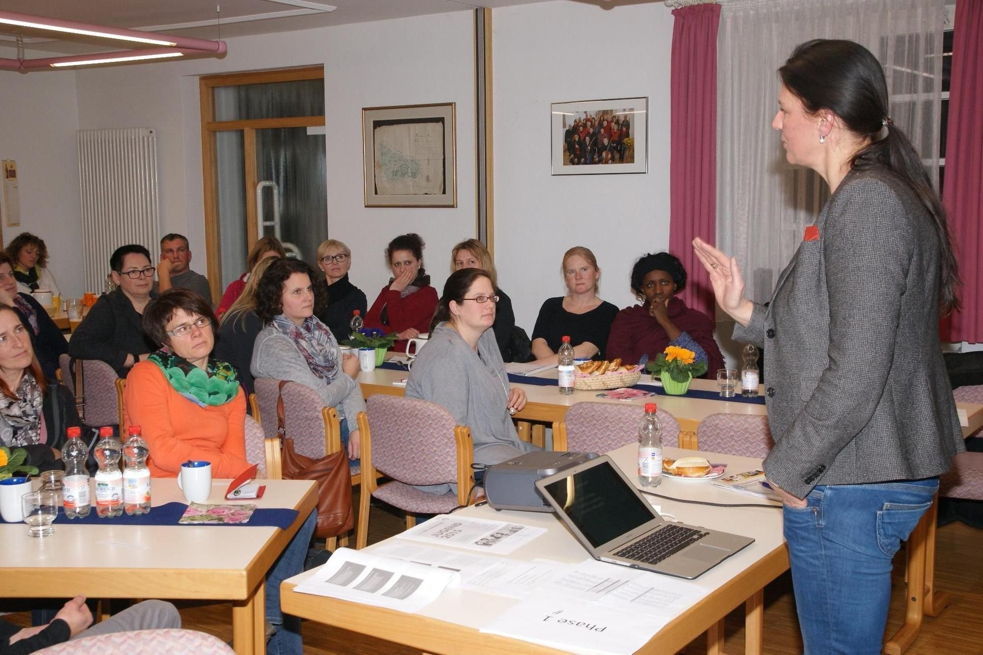 Anja Reinalter referiert übers Heranwachsen