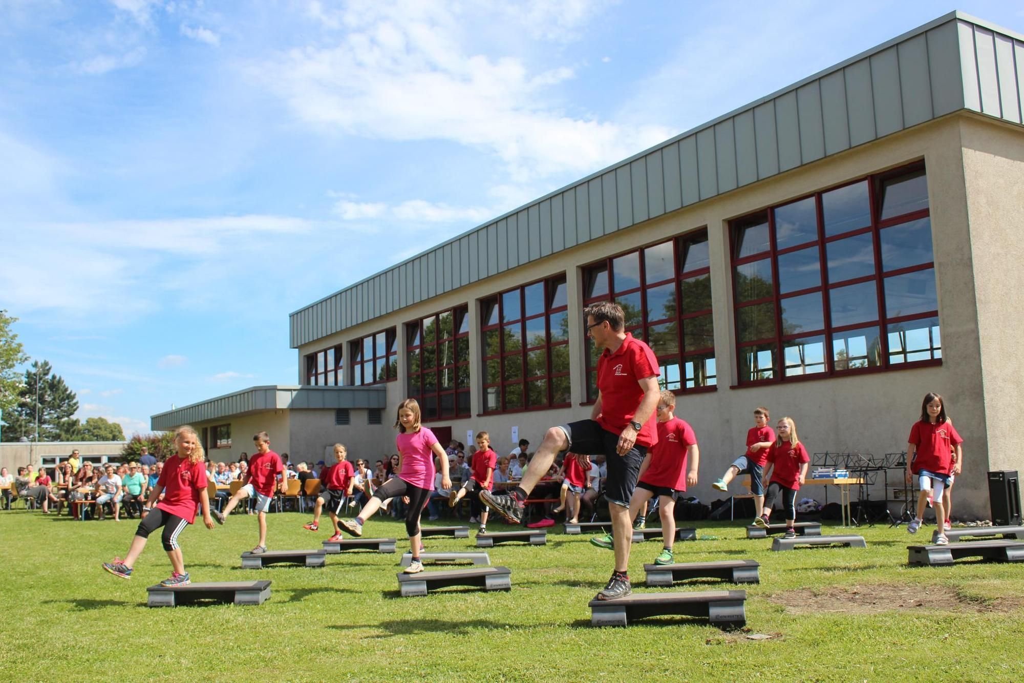 Böttinger Schüler vertiefen sich in sechs Projekte