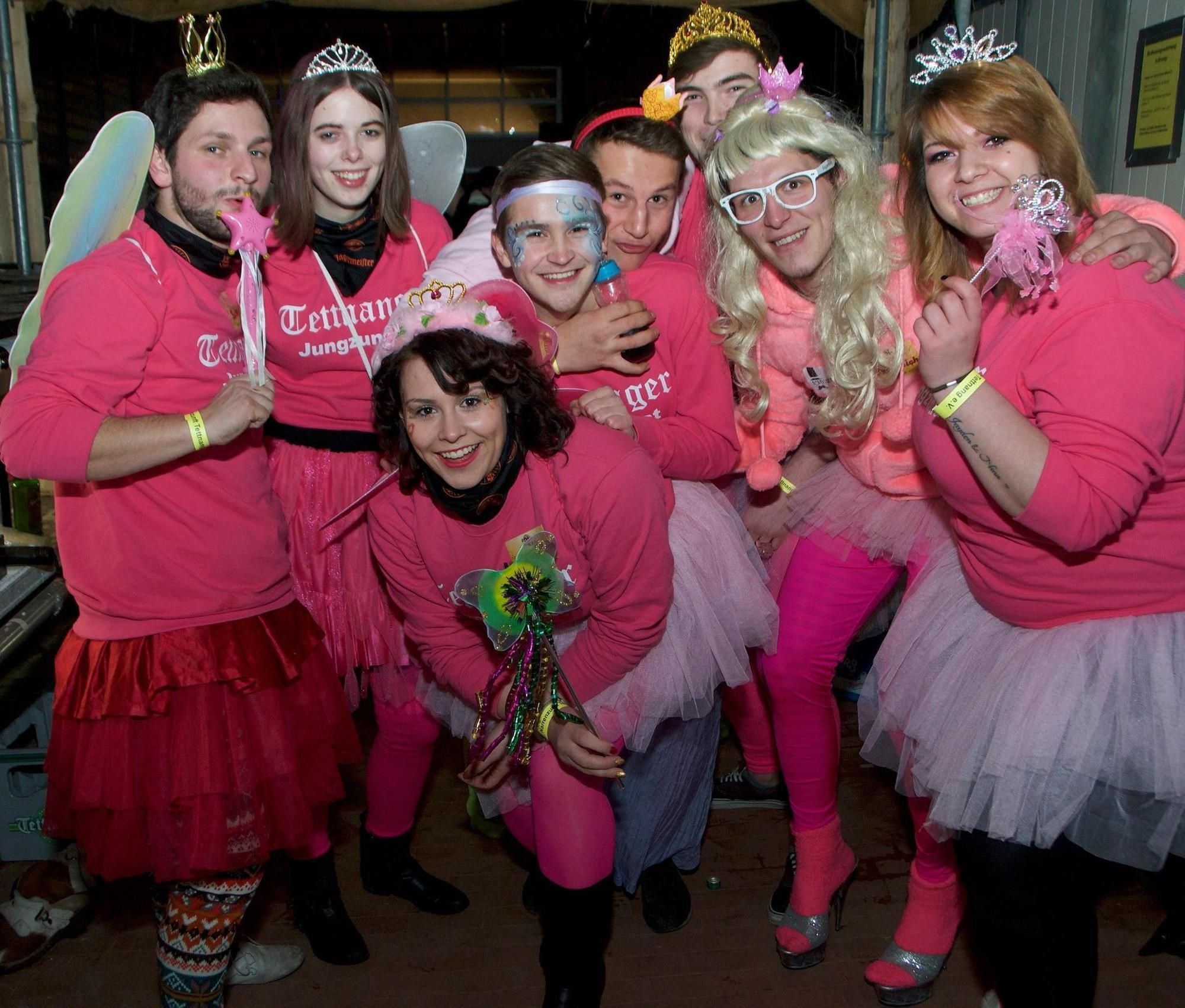 Feiernde Feen mit Ballettröckchen und High Heels