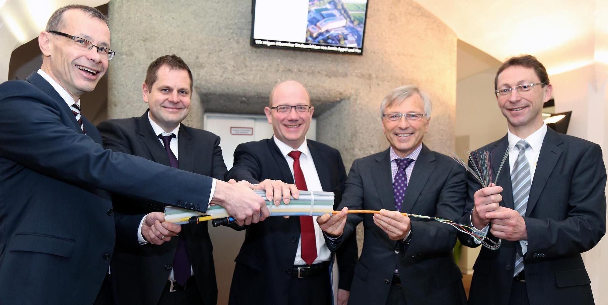 Ewa Riss verpachtet ihr Glasfasernetz