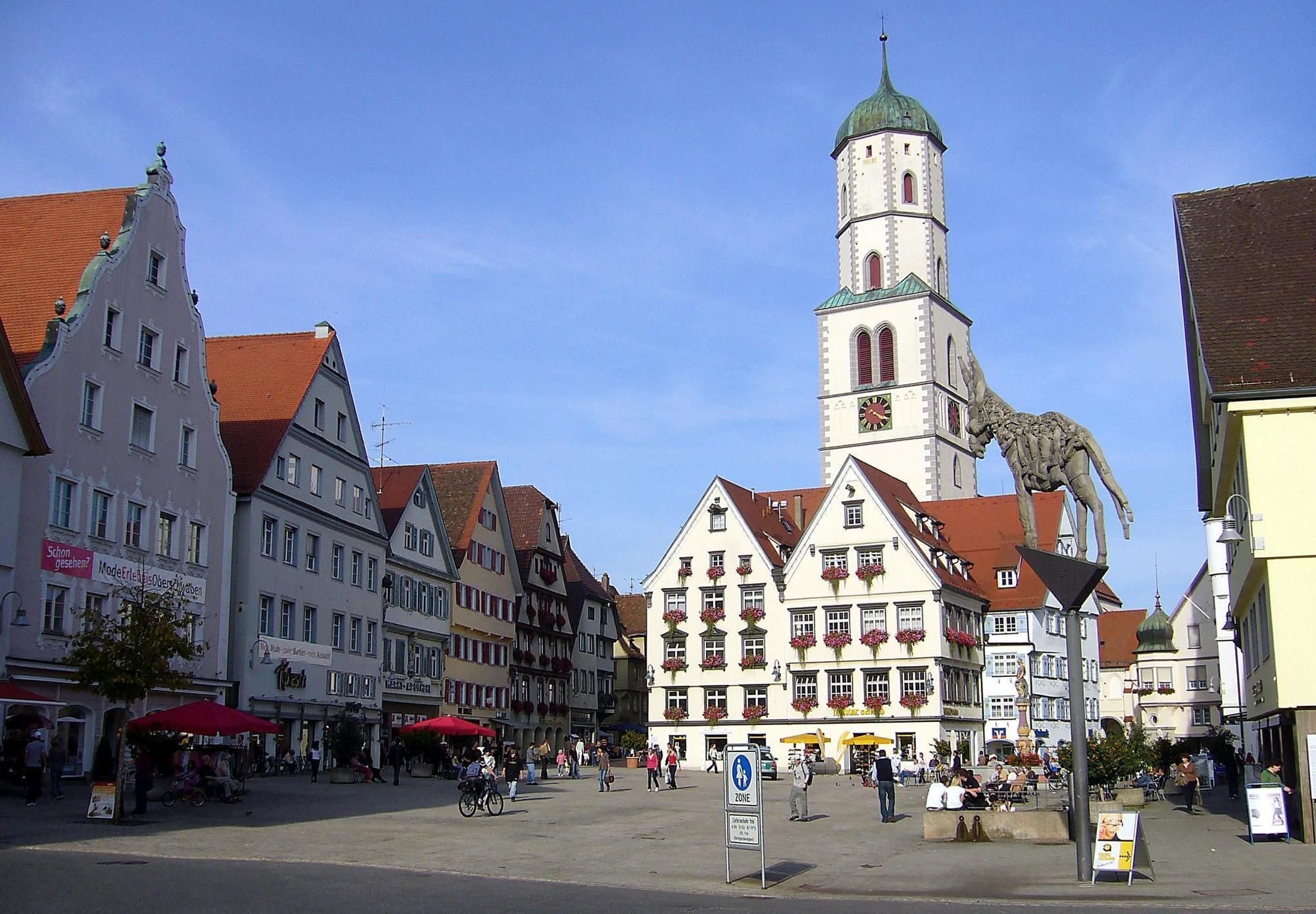 Marktplatz erhält „mobile“ Bäume