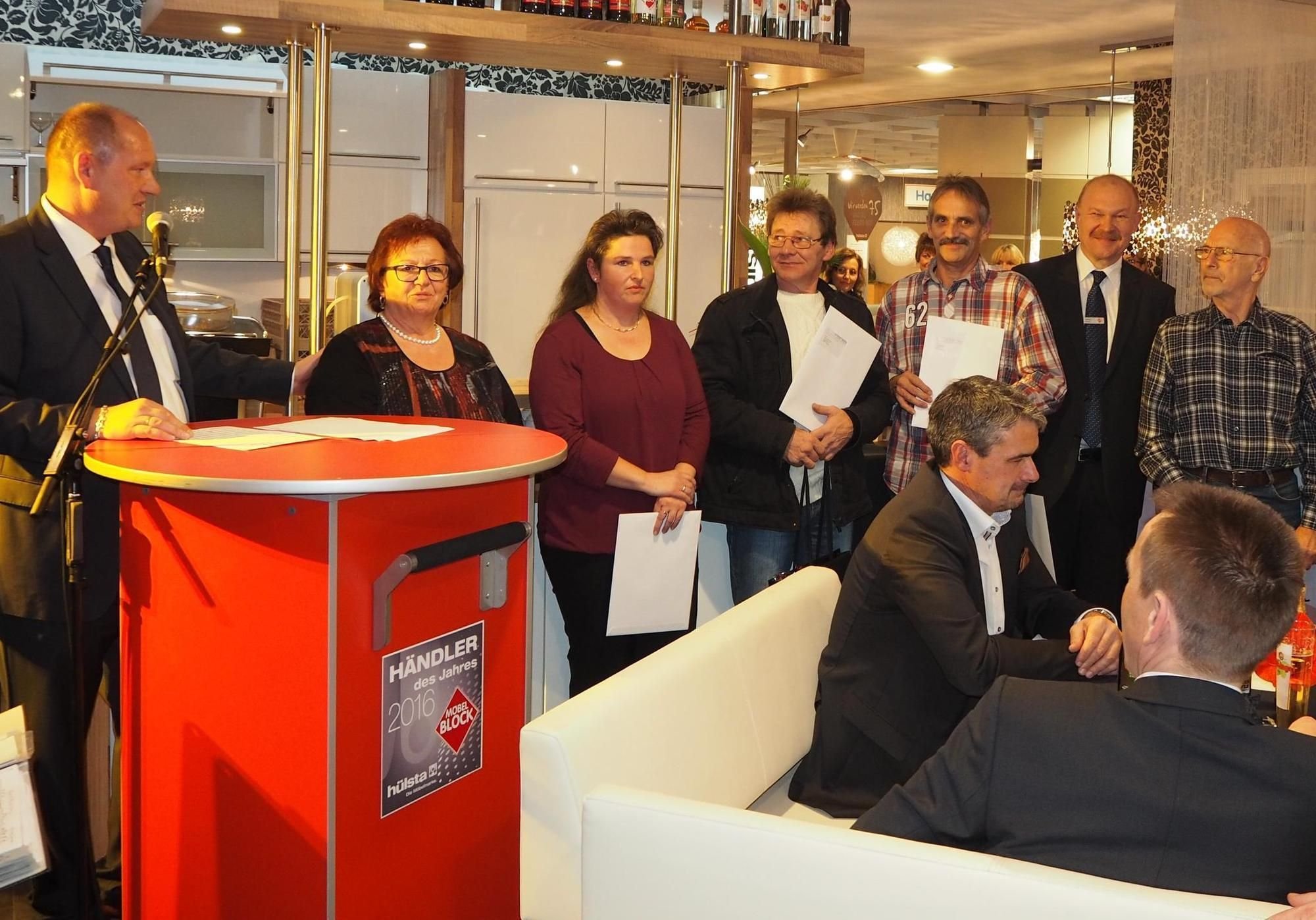 Sechs der 104 Block-Mitarbeiter feiern Betriebsjubiläum