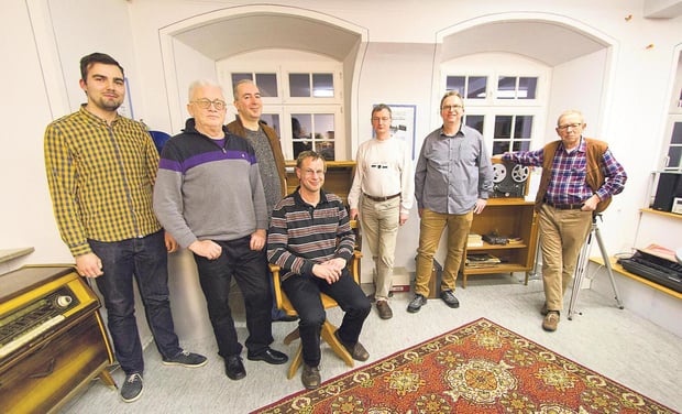 Eine Versammlung, bei der einer fehlt