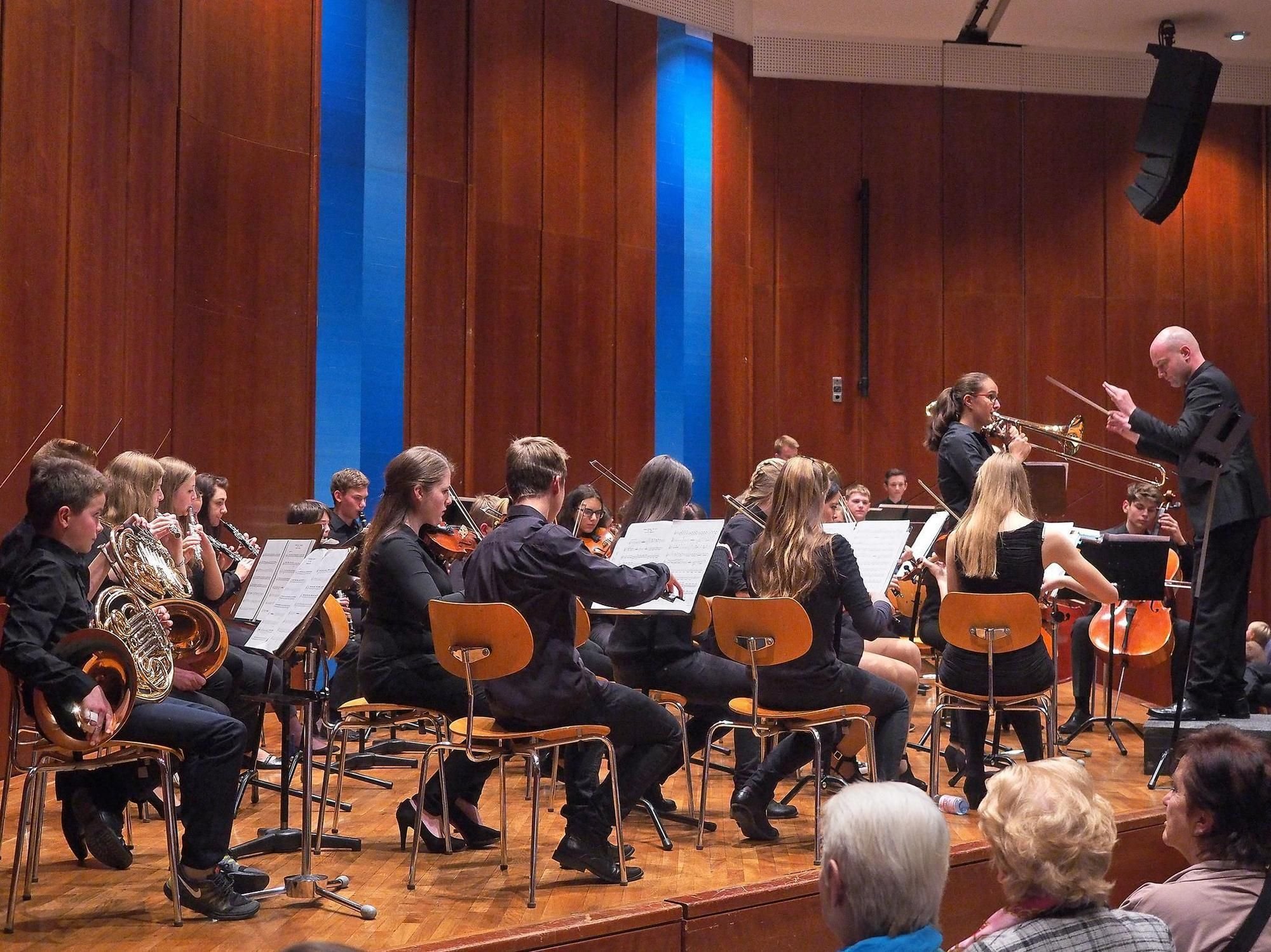Orchesterleiter Cöster lotet die Grenzen aus Orchesterleiter Cöster lotet die Grenzen aus