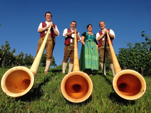Drei Alphörner beschallen den Bodensee