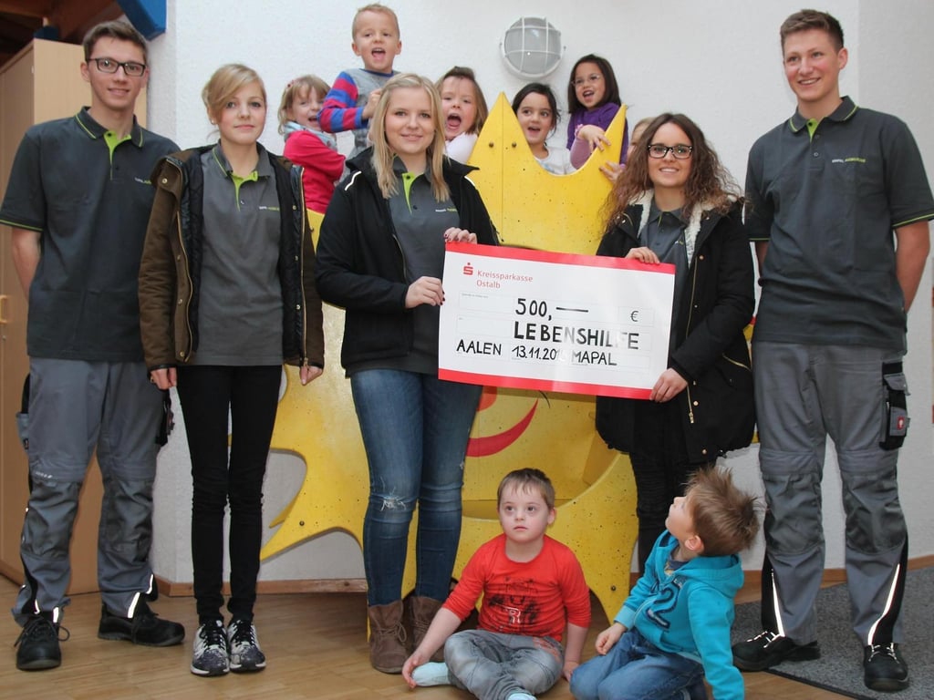 Mapal Azubis spenden für die Lebenshilfe