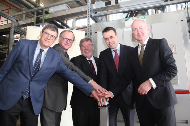 Nils Schmid weiht ersten virtuellen Stromspeicher ein