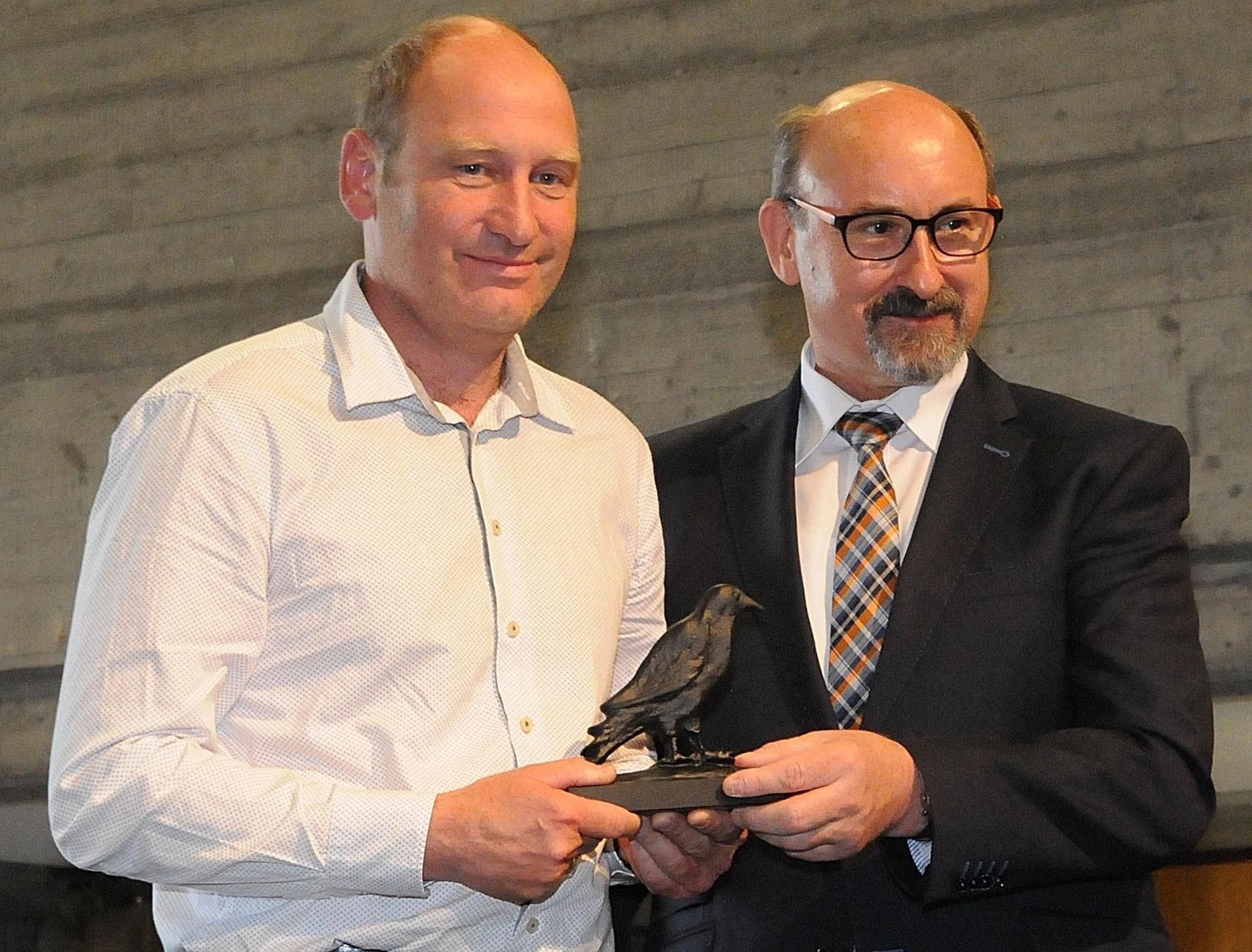 Peter Riek erhält den „Pleuer“-Raben