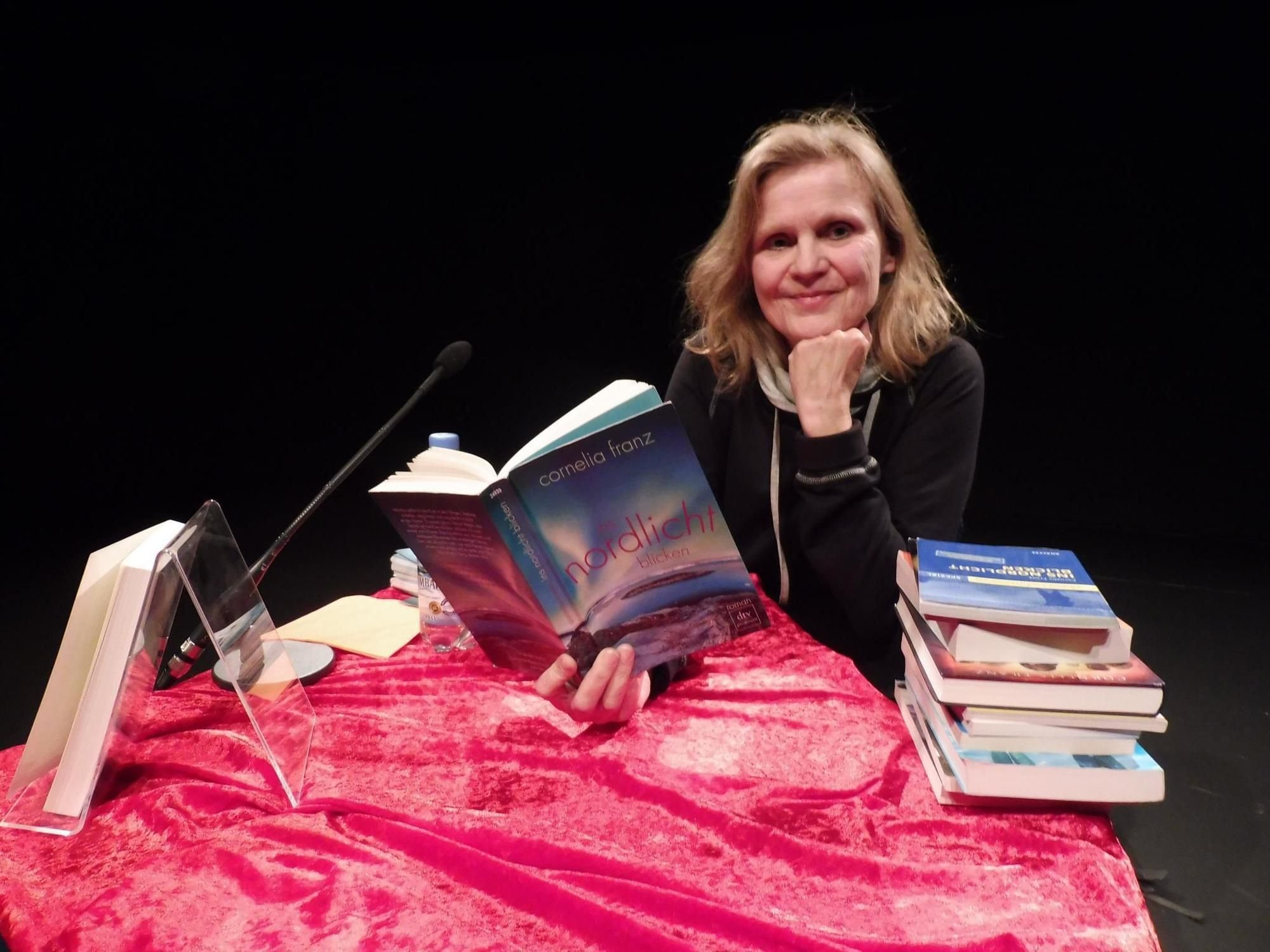 Claudia Franz liest im Kiesel aus ihrem Buch „Ins Nordlicht blicken“