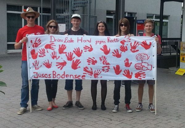 Die linke Hand gegen rechts