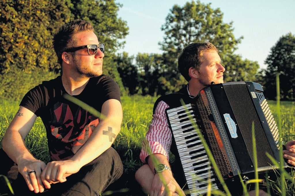 Isnyer Florian Pfisterer singt den offiziellen Wiesn-Hit 2013