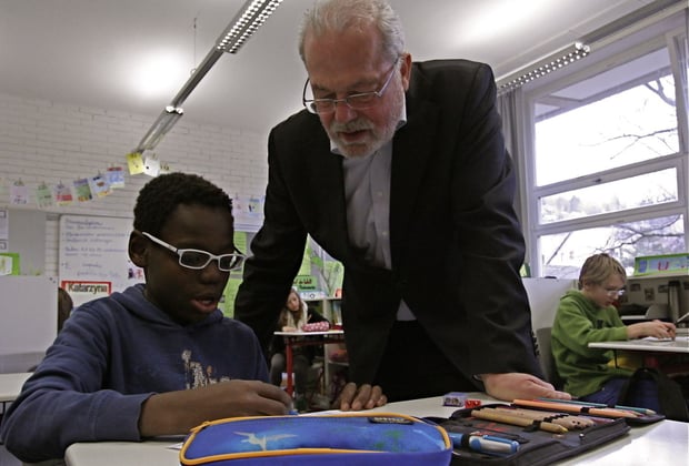 Norbert Zeller gibt der Barbara-Böhm-Schule die Note Eins