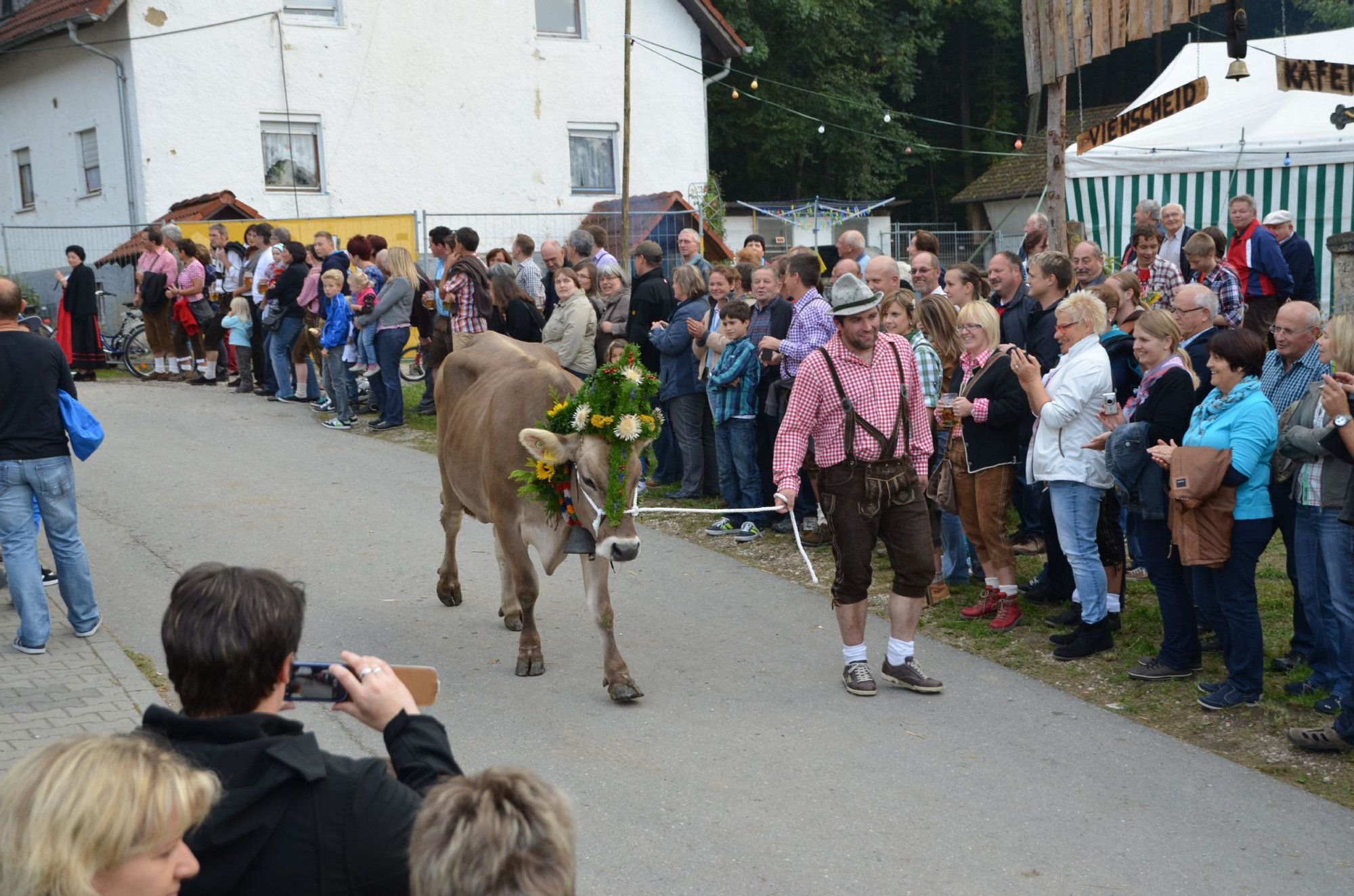 Zum Abtrieb gibt’s Applaus für die Kühe