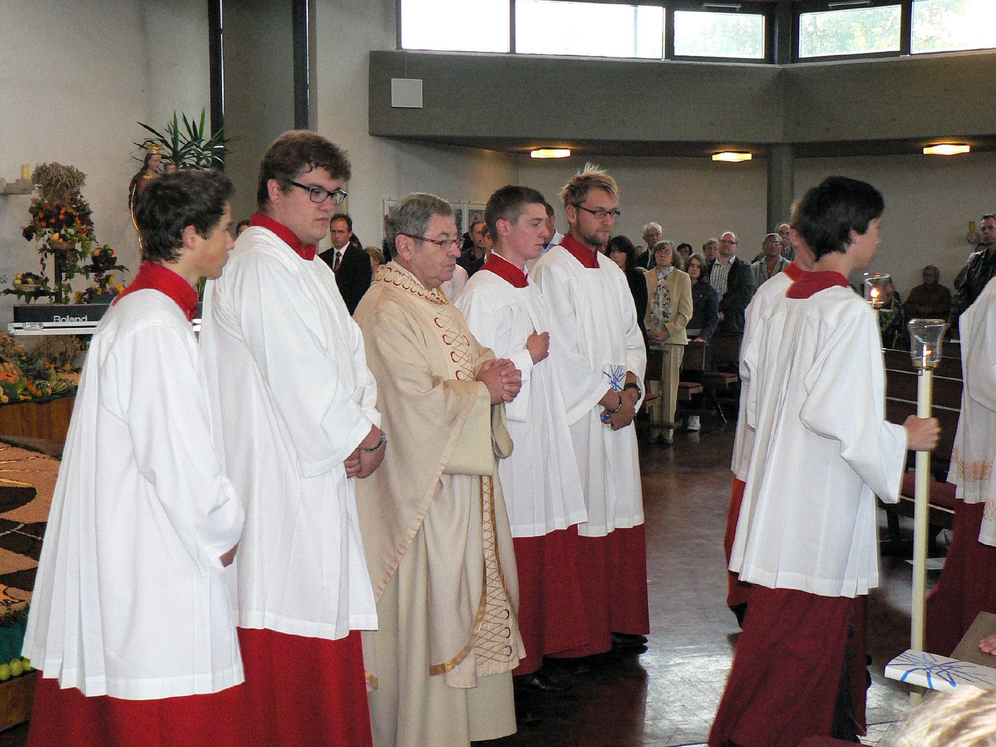 Festredner würdigen die Leistungen von Pfarrer Reinhold Rampf und sagen ...