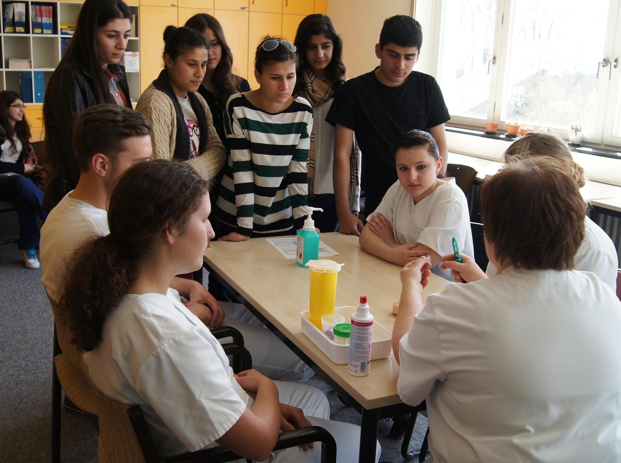 Türkische Schüler hospitieren in der Gesundheits- und ...