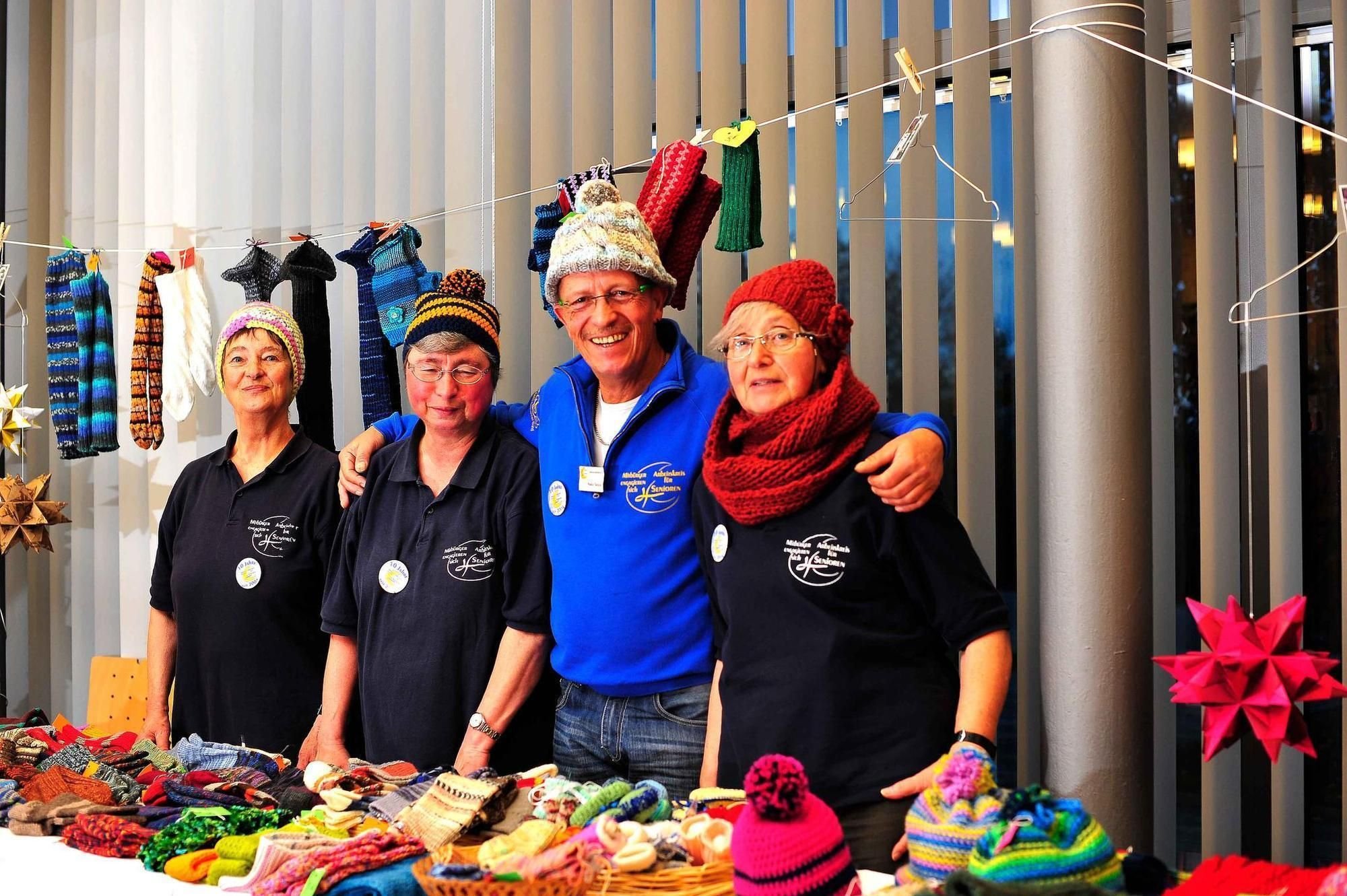 200 Leute besuchen den Basar