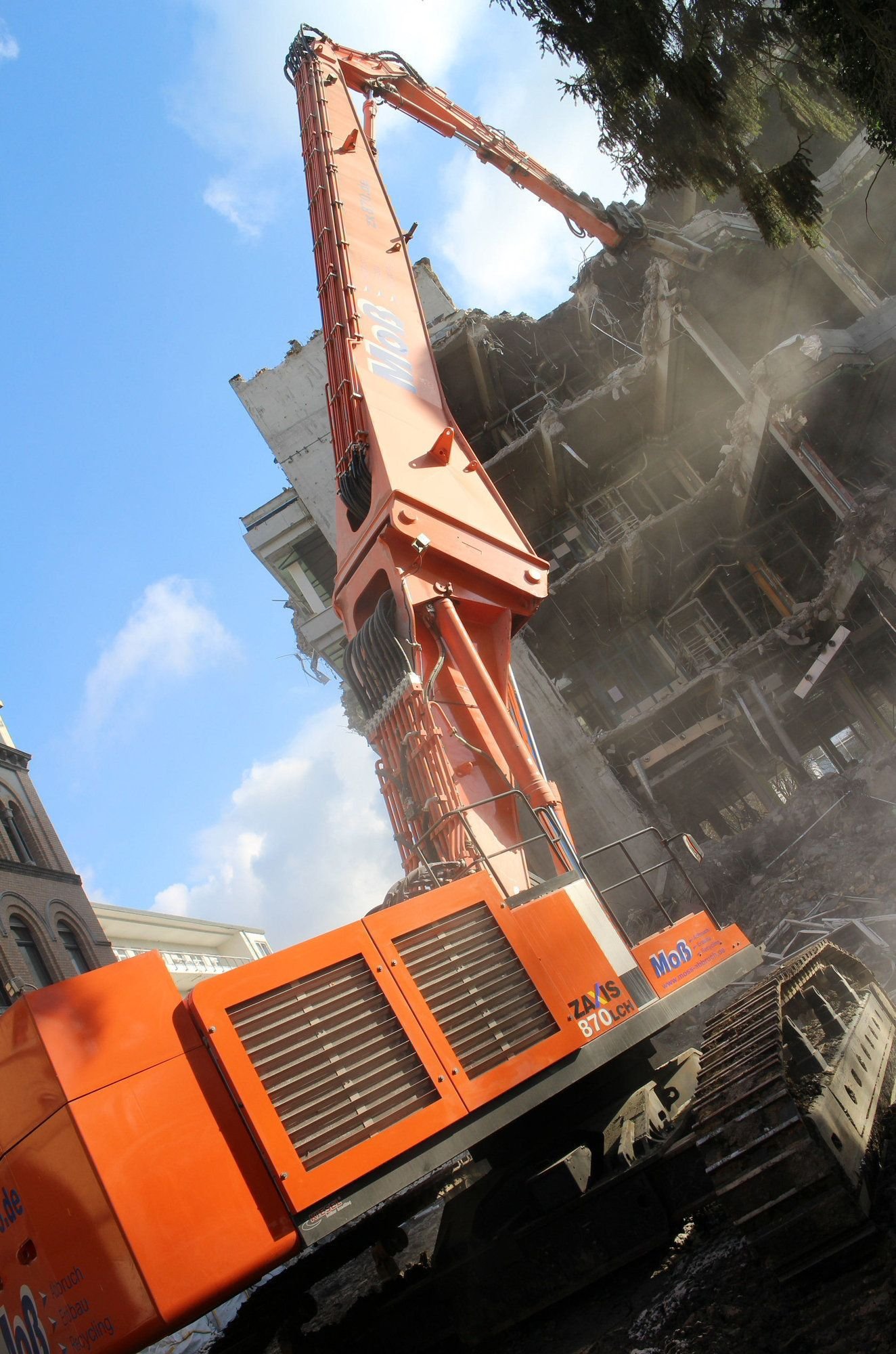 Deutschlands größter Bagger nagt am alten EK