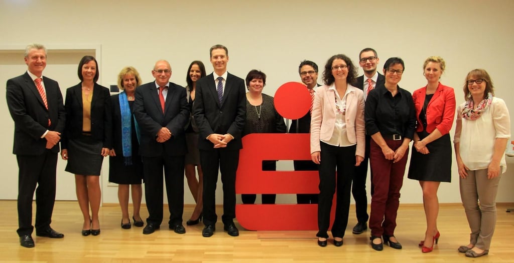 Sparkasse ehrt treue Mitarbeiter