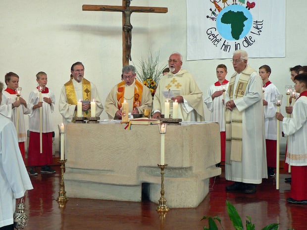 Pater Benno Baumeister feiert in der Westerheimer Heimat sein Goldenes ...