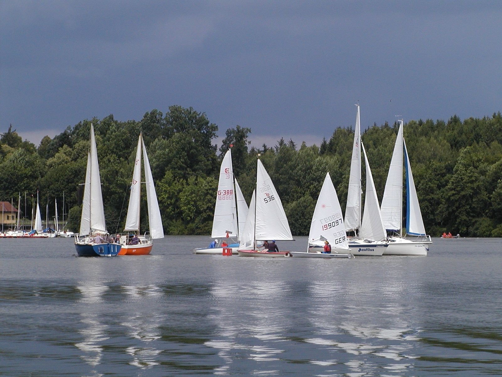 Segler startenam Bucher Stausee